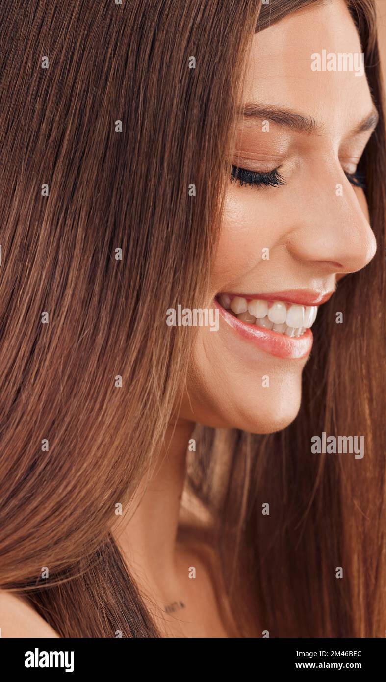 Closed eyes female model hi-res stock photography and images - Alamy