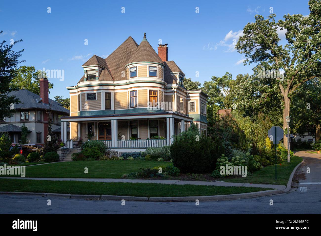 A beautiful historic house in the lea Chicago, Illinois suburb of Oak ...