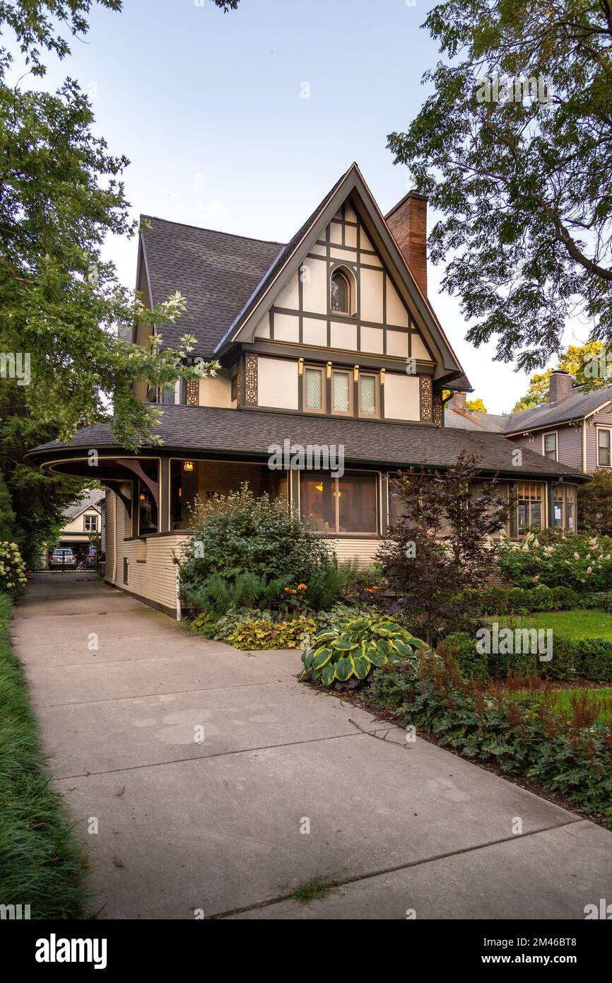 A house designed by famous architect Frank Lloyd Wright in Oak Park ...