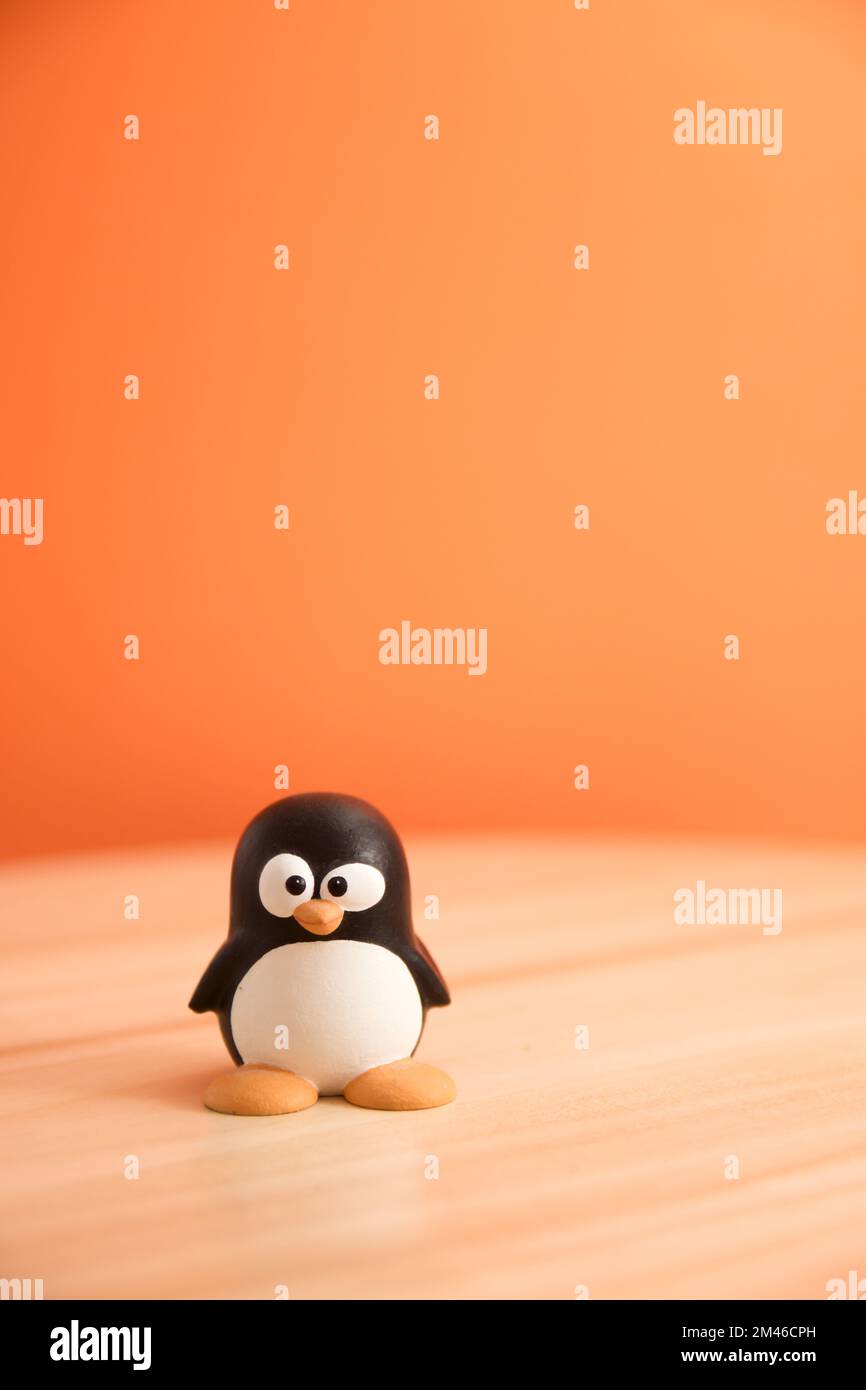 Image of Tux, the penguin that is the emblem of the GNU/Linux operating ...