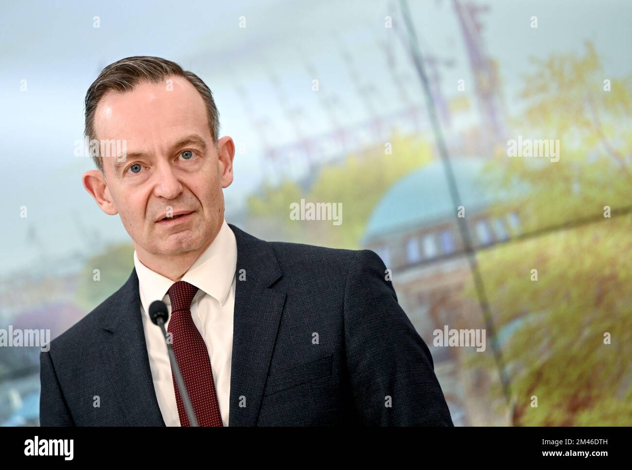 Berlin, Germany. 19th Dec, 2022. Volker Wissing (FDP, r ), Federal ...