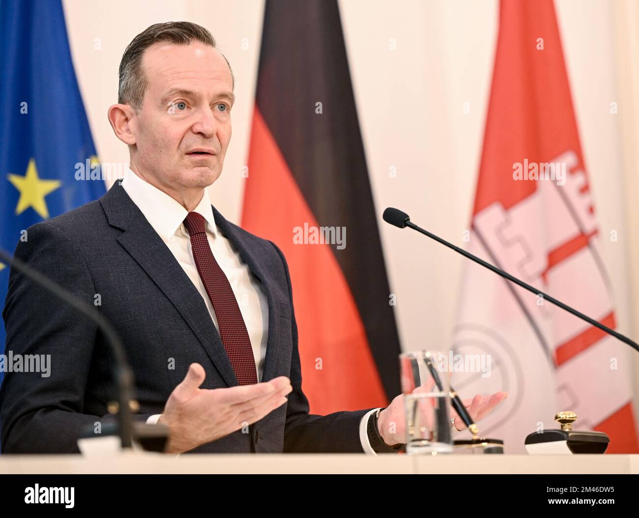 Berlin, Germany. 19th Dec, 2022. Volker Wissing (FDP, r), Federal ...
