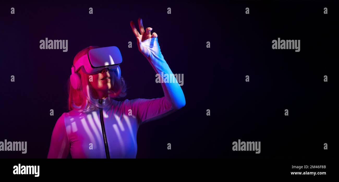 Woman in virtual reality goggle in neon colors. Concept of future ...