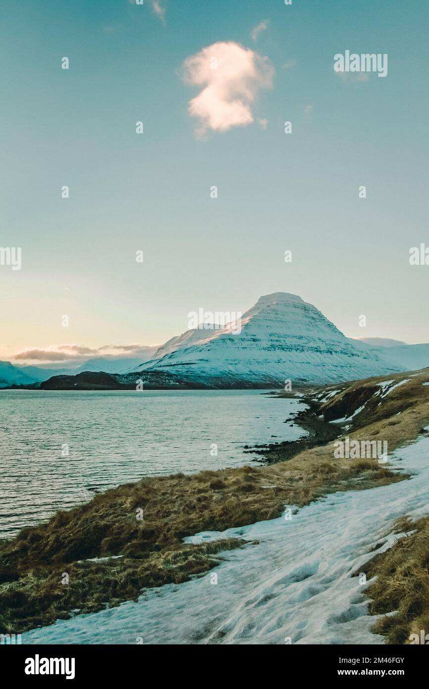 Image sea ocean mountain hi-res stock photography and images - Alamy