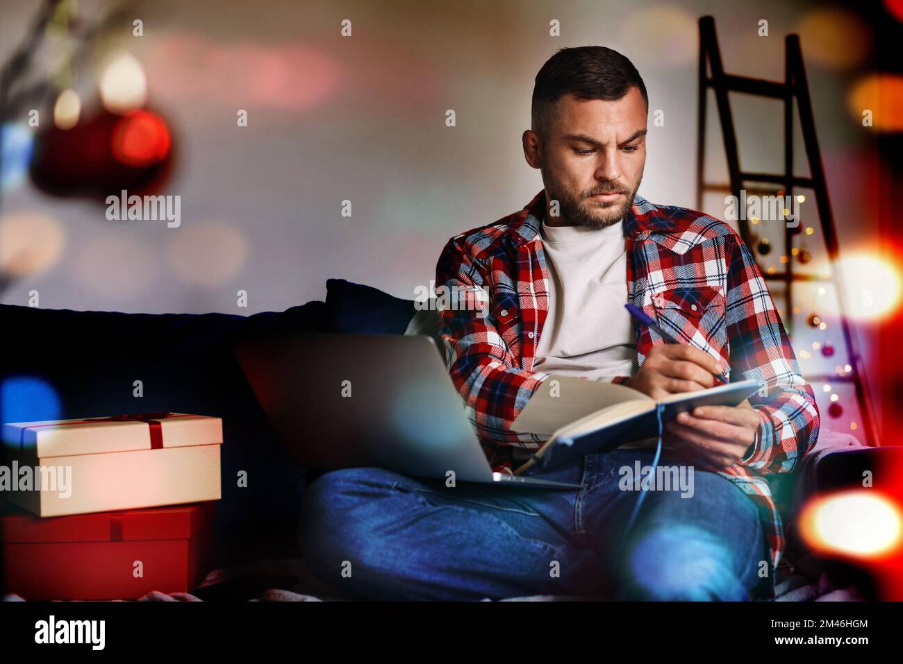 Working alone hi-res stock photography and images - Alamy