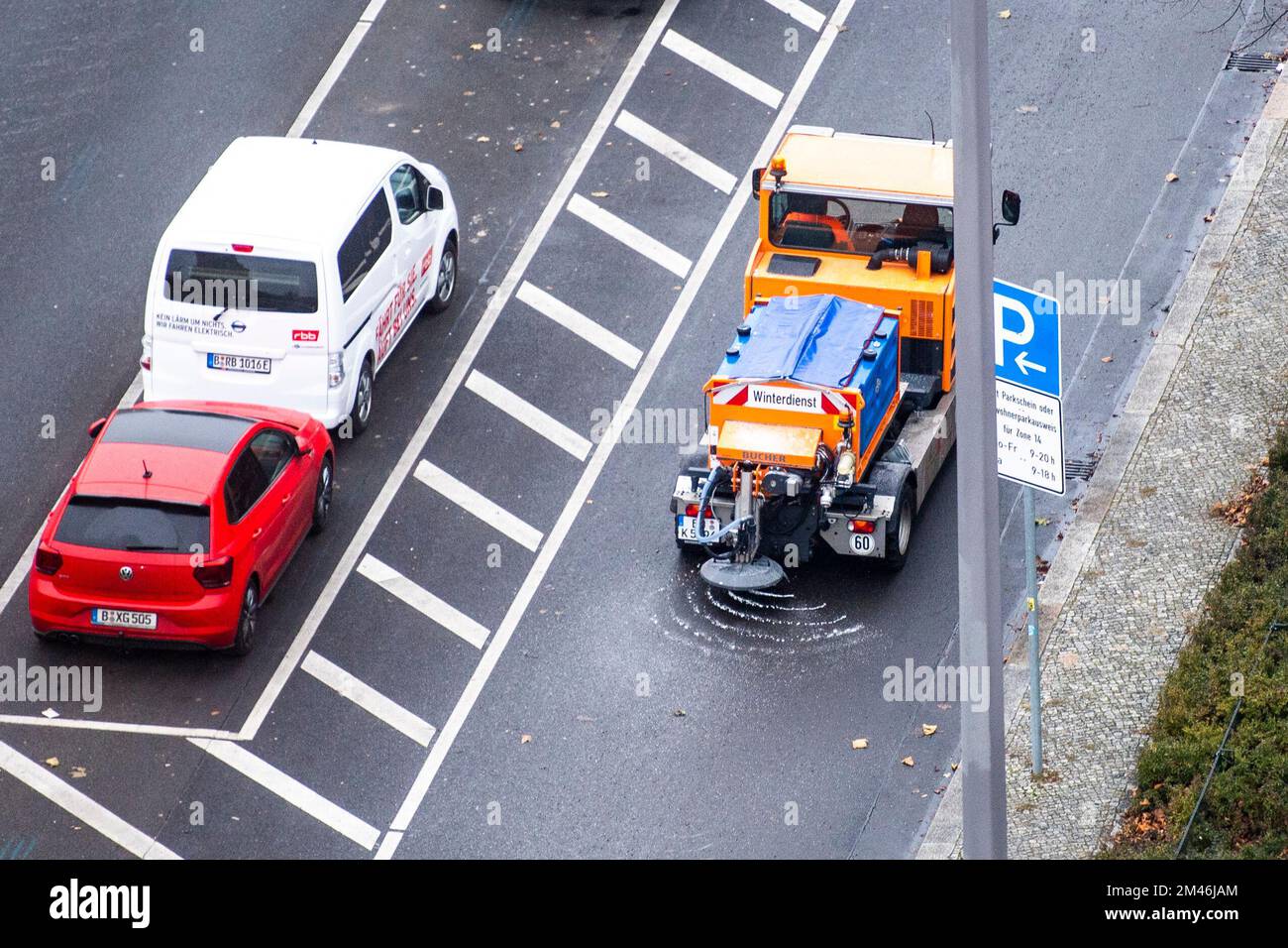 Berlin, Germany. 19th Dec, 2022. A gritting vehicle spreads grit on the ...