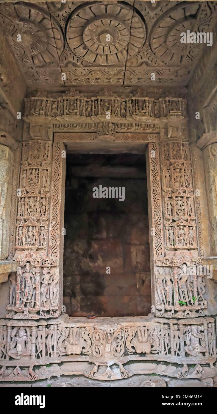 Carvings on Shakti Temple shrine entrance, Antarsumba, Sabarkantha ...
