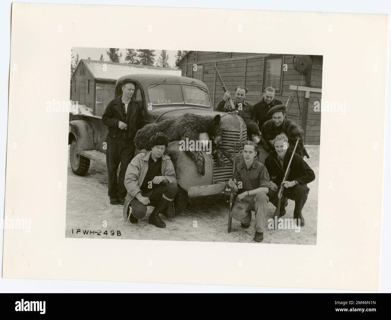 Hunting party 1940s hi-res stock photography and images - Alamy