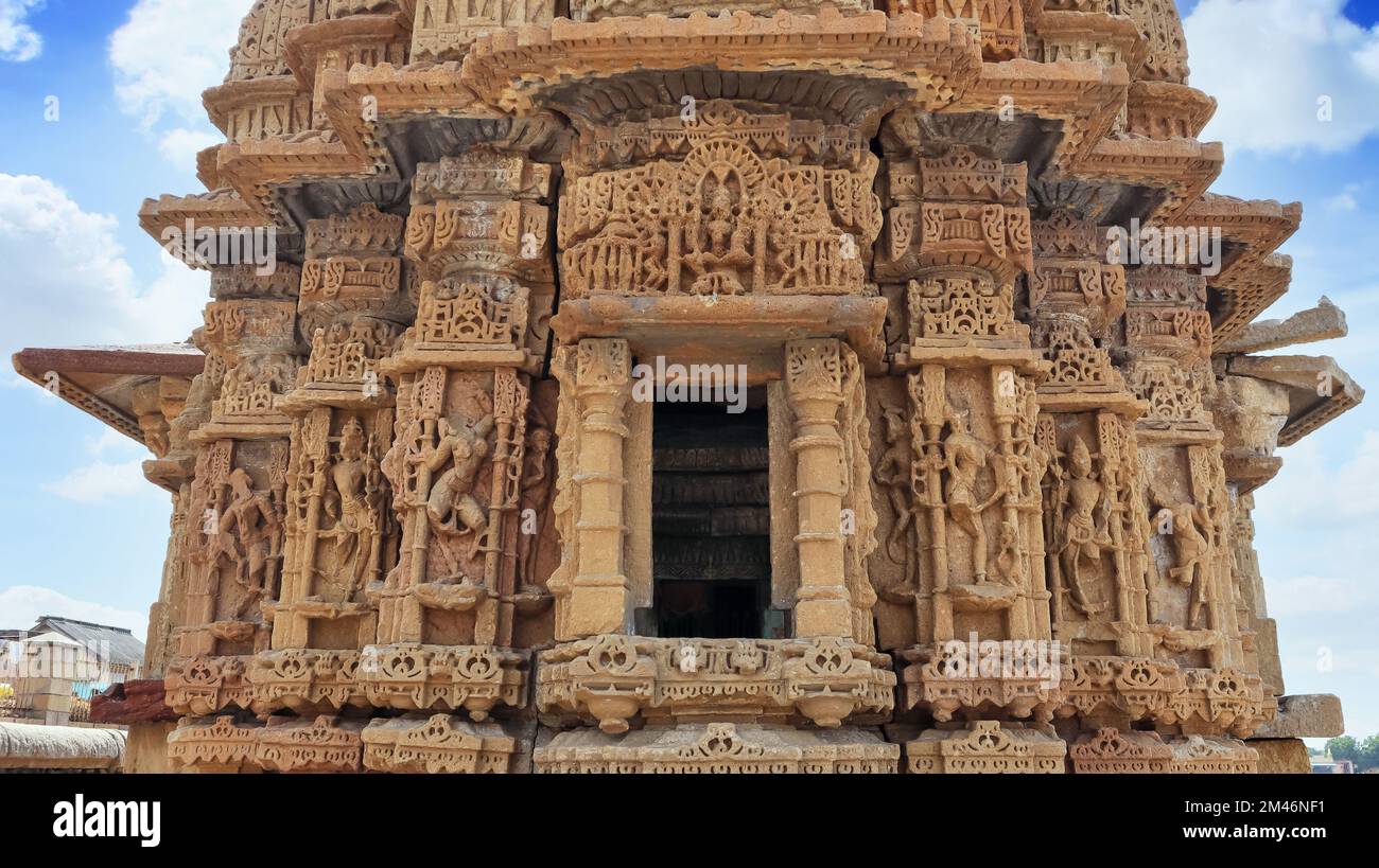Broken Sculptures on Twin Temple, Munsar Lake, Viramgam, Ahmadabad ...