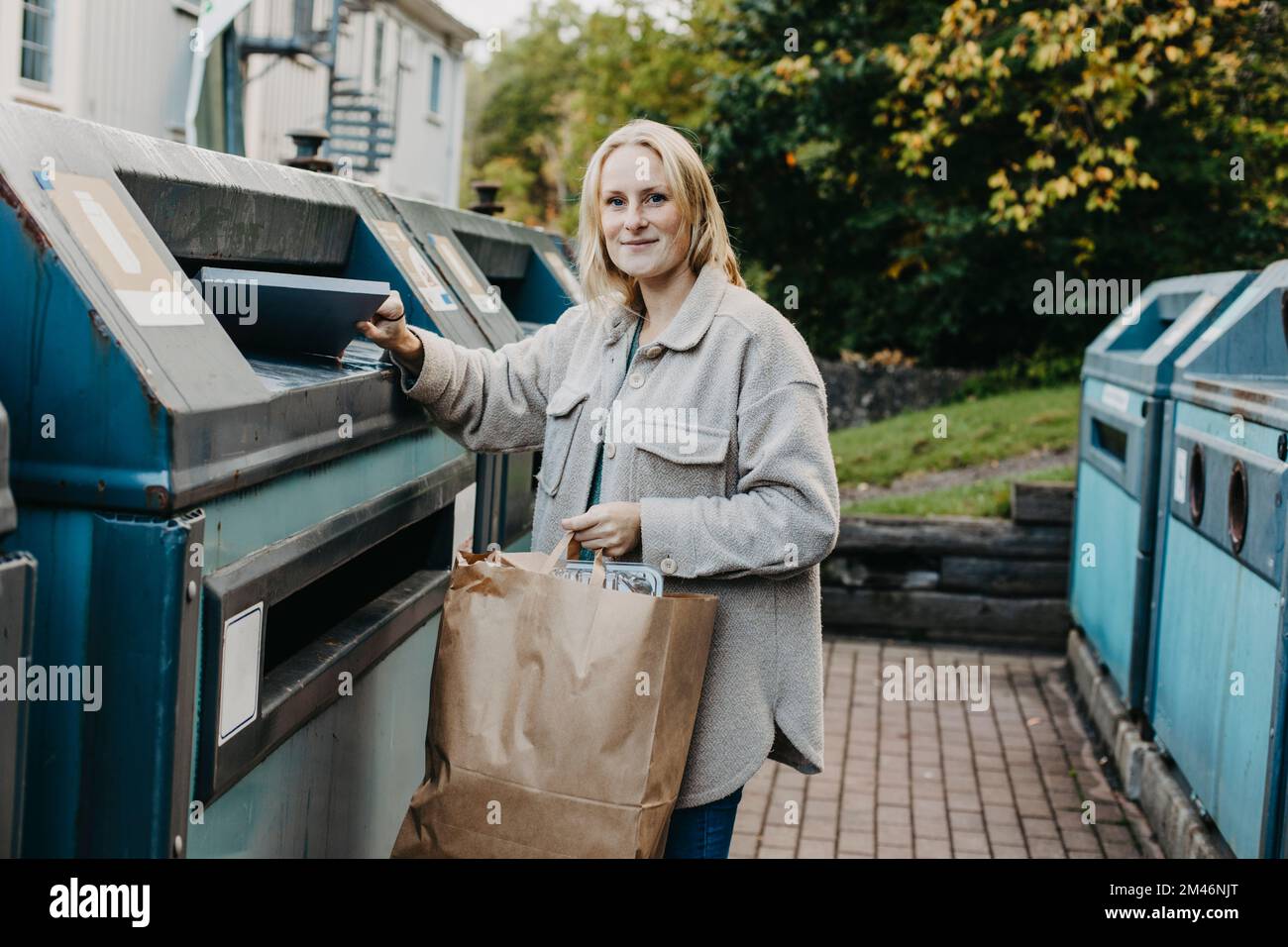 Woman recycling rubbish Stock Photo - Alamy
