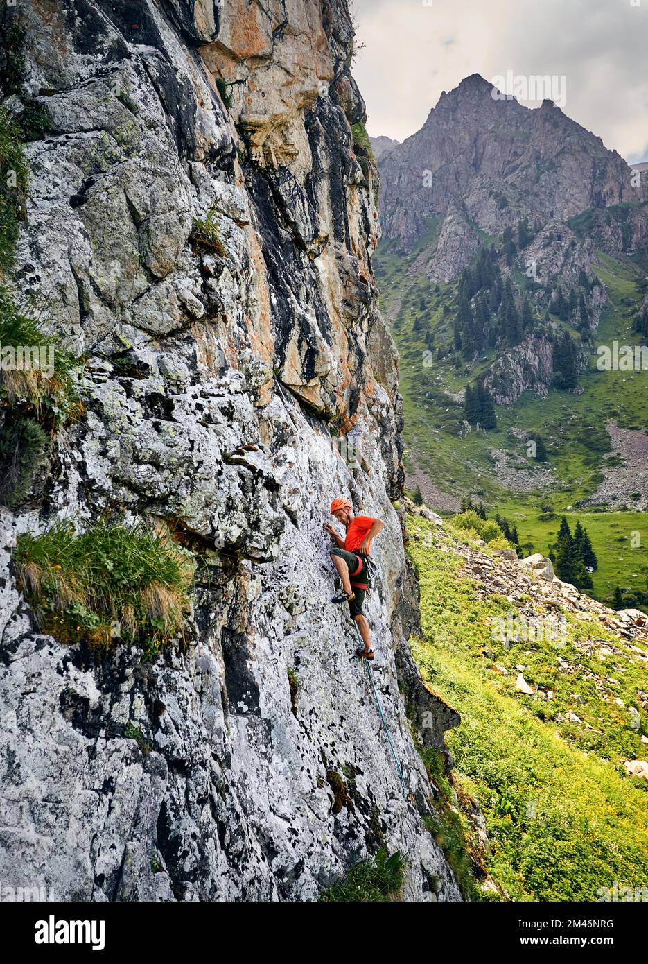 Rock rope mountain climb hi-res stock photography and images - Alamy