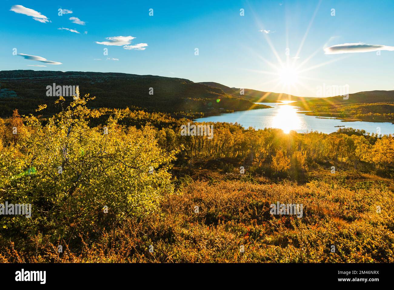 Setting sun reflecting in river Stock Photo - Alamy