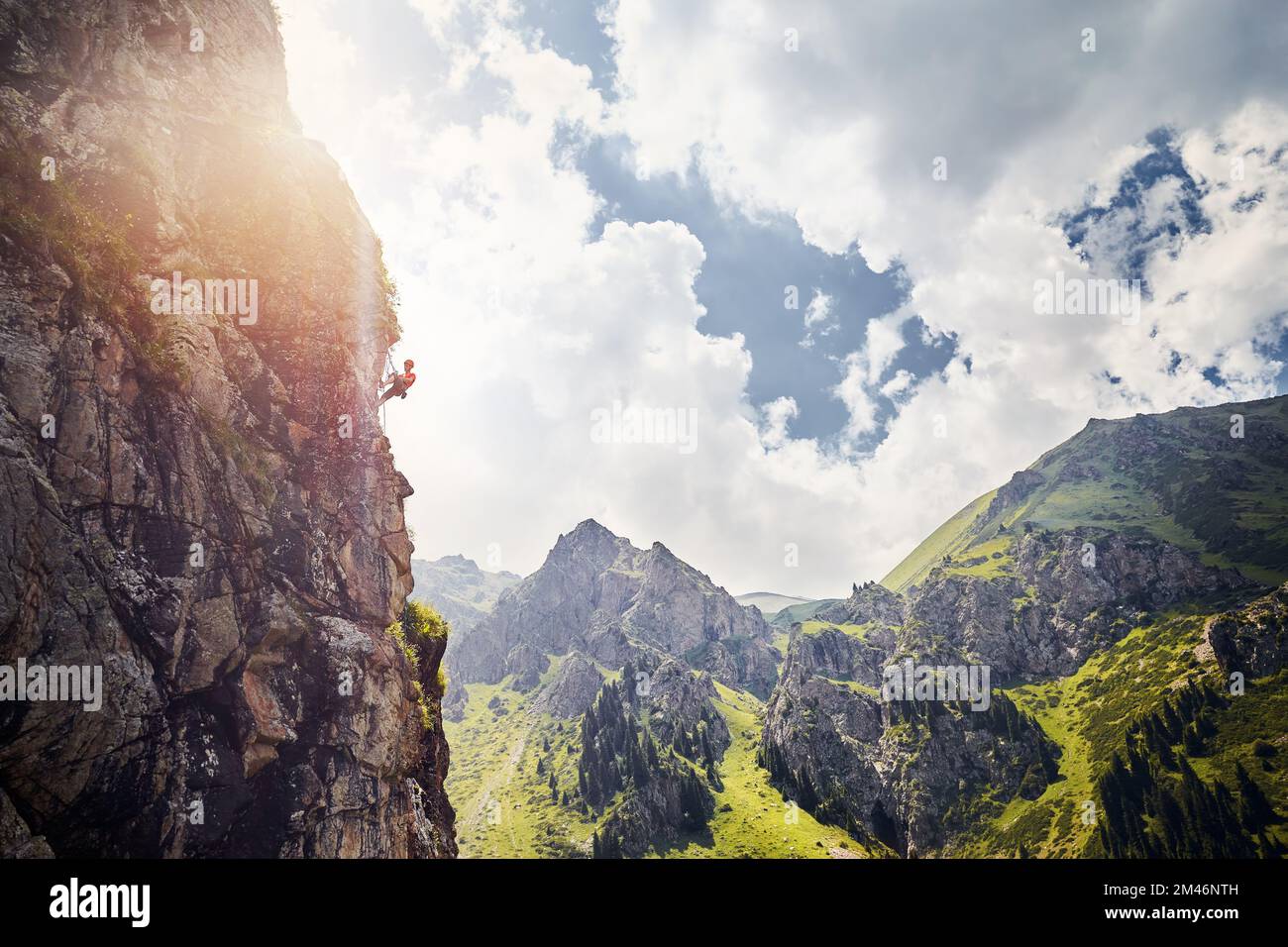 Strong male rock climber hi-res stock photography and images - Alamy