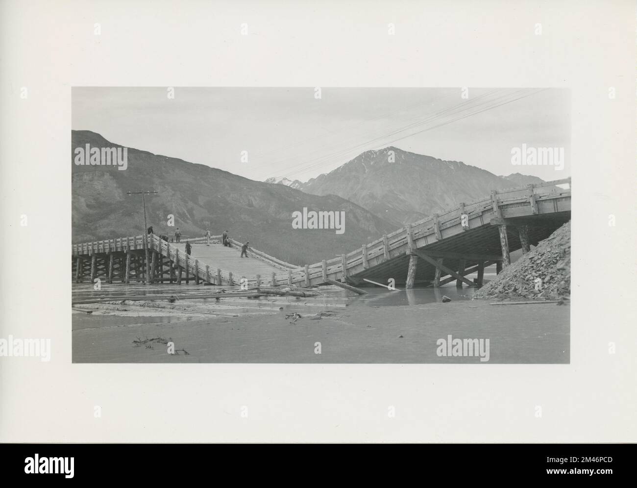 Slim's River Creek Bridge. State: Alaska Stock Photo - Alamy