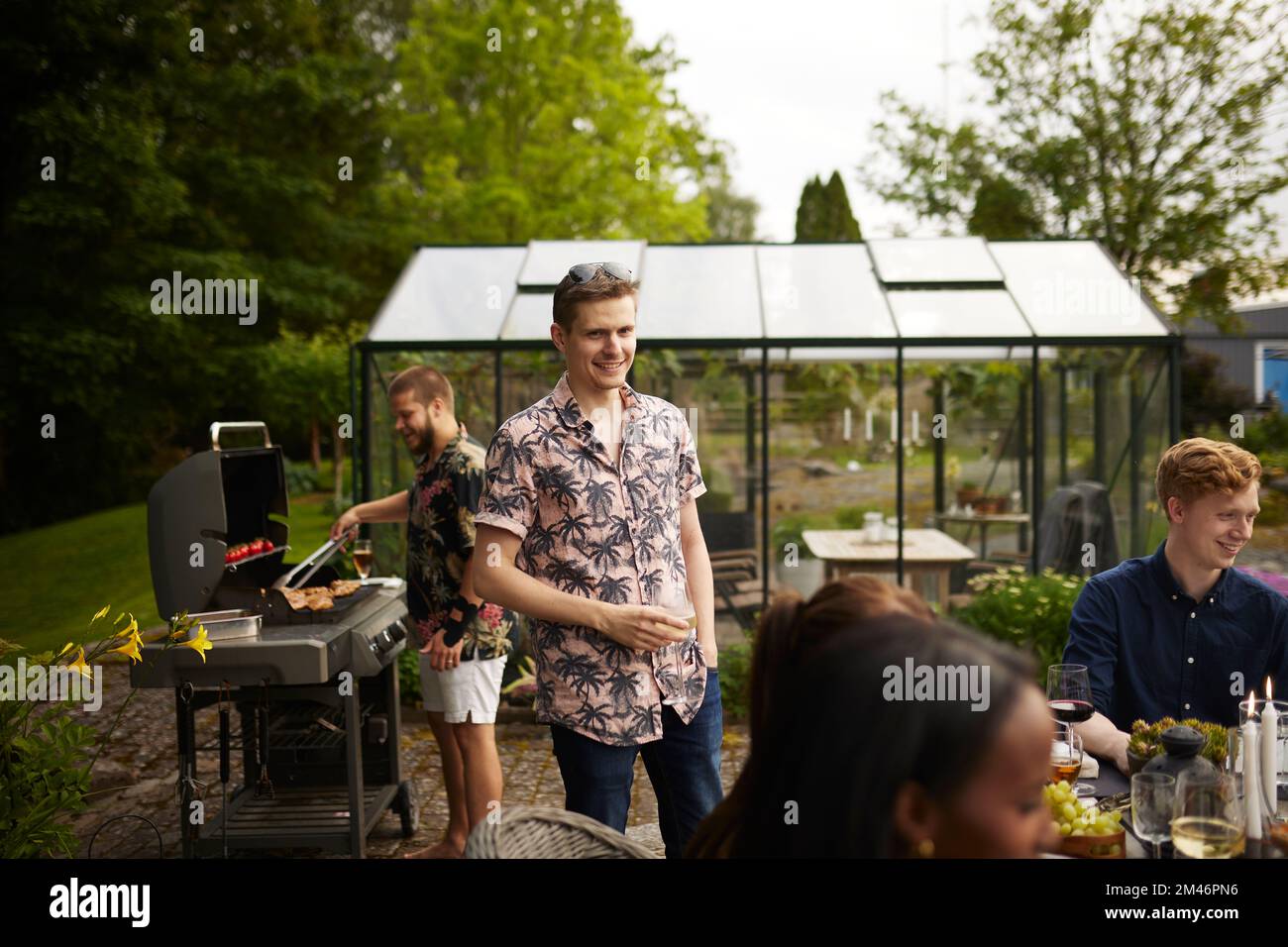 Barbecue garden friends hi-res stock photography and images - Alamy