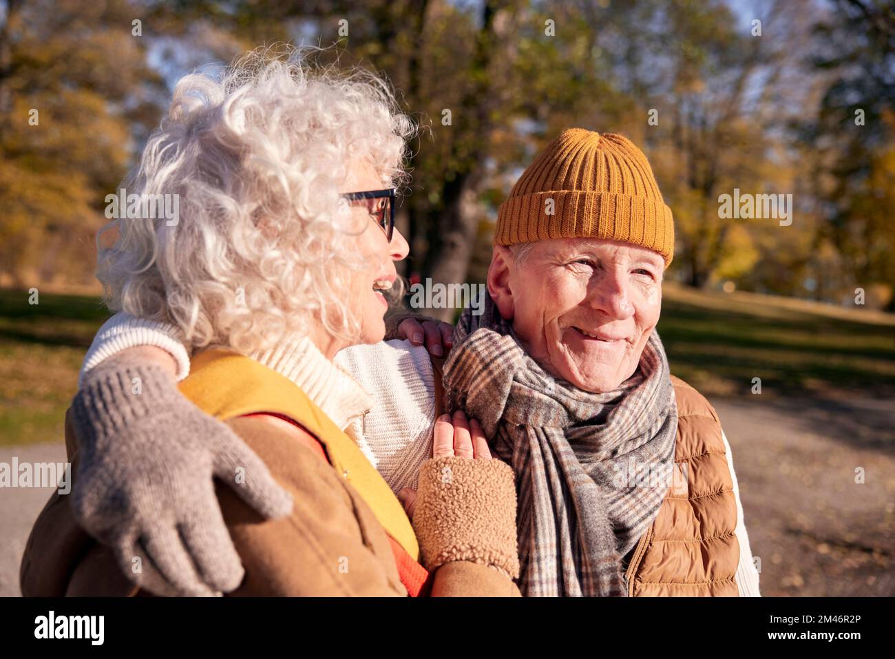 Mature senior couple strolling hi-res stock photography and images - Alamy