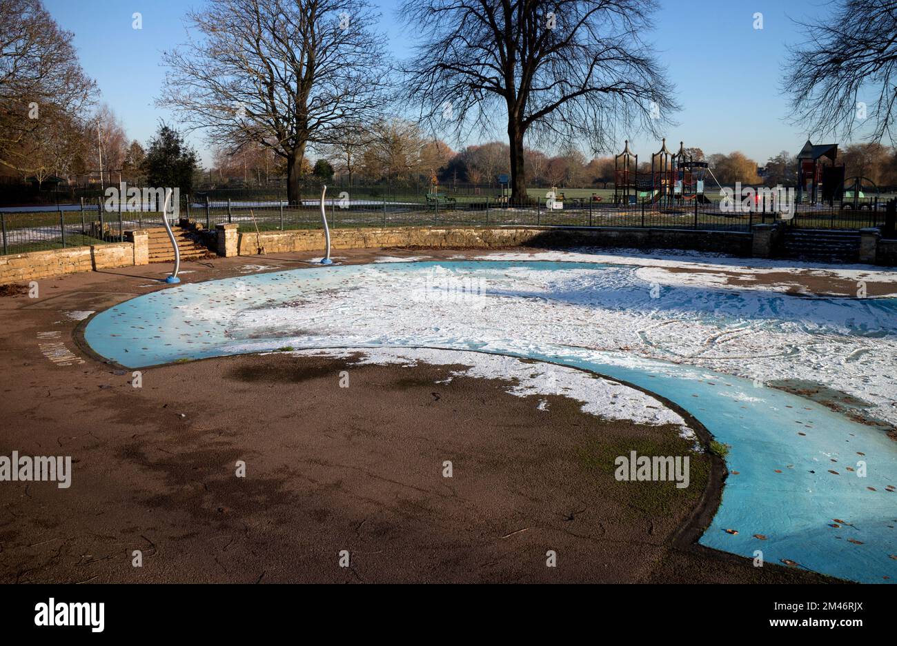 Paddling pool hi-res stock photography and images - Alamy