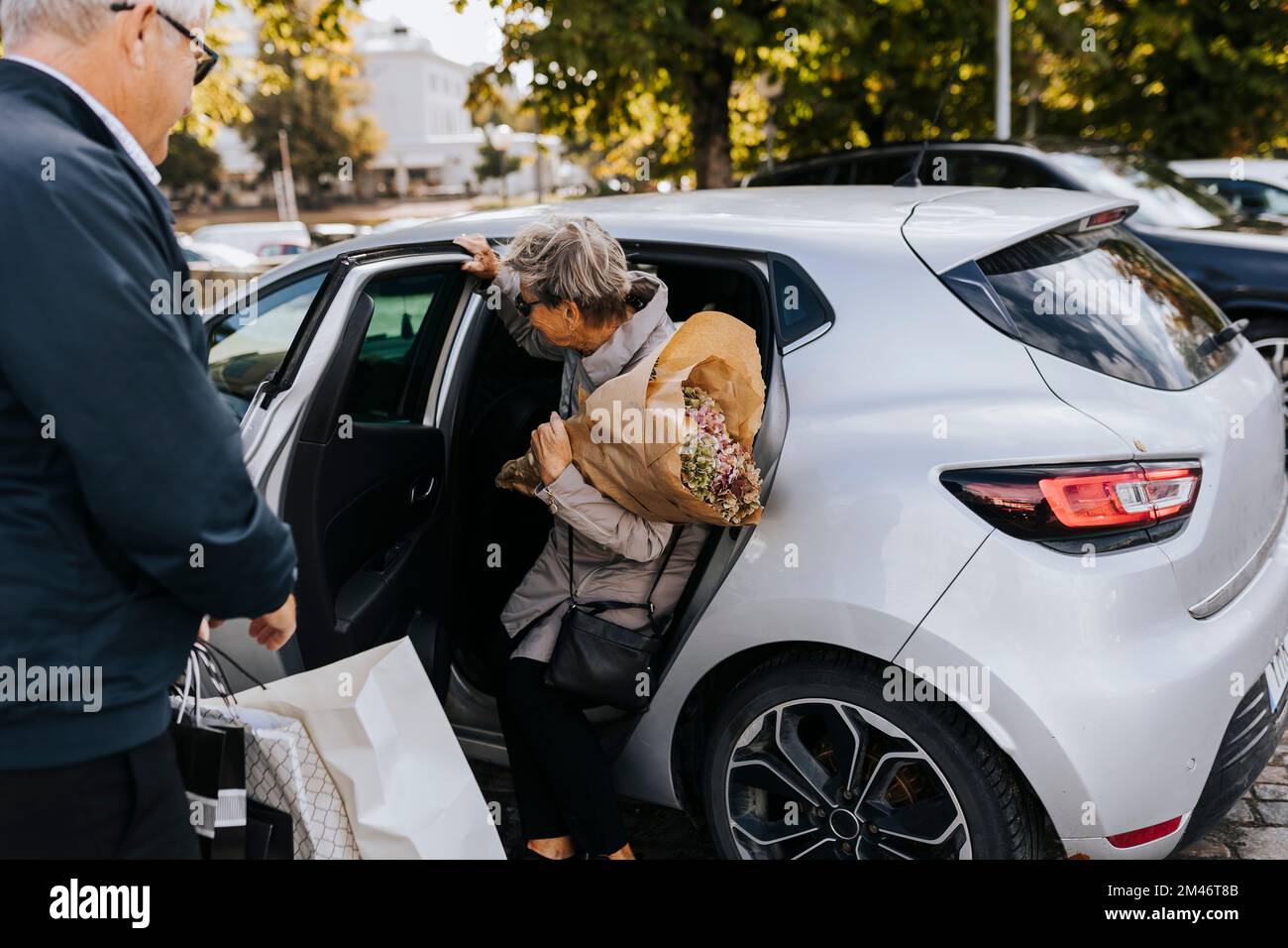 Getting car outside hi-res stock photography and images - Alamy