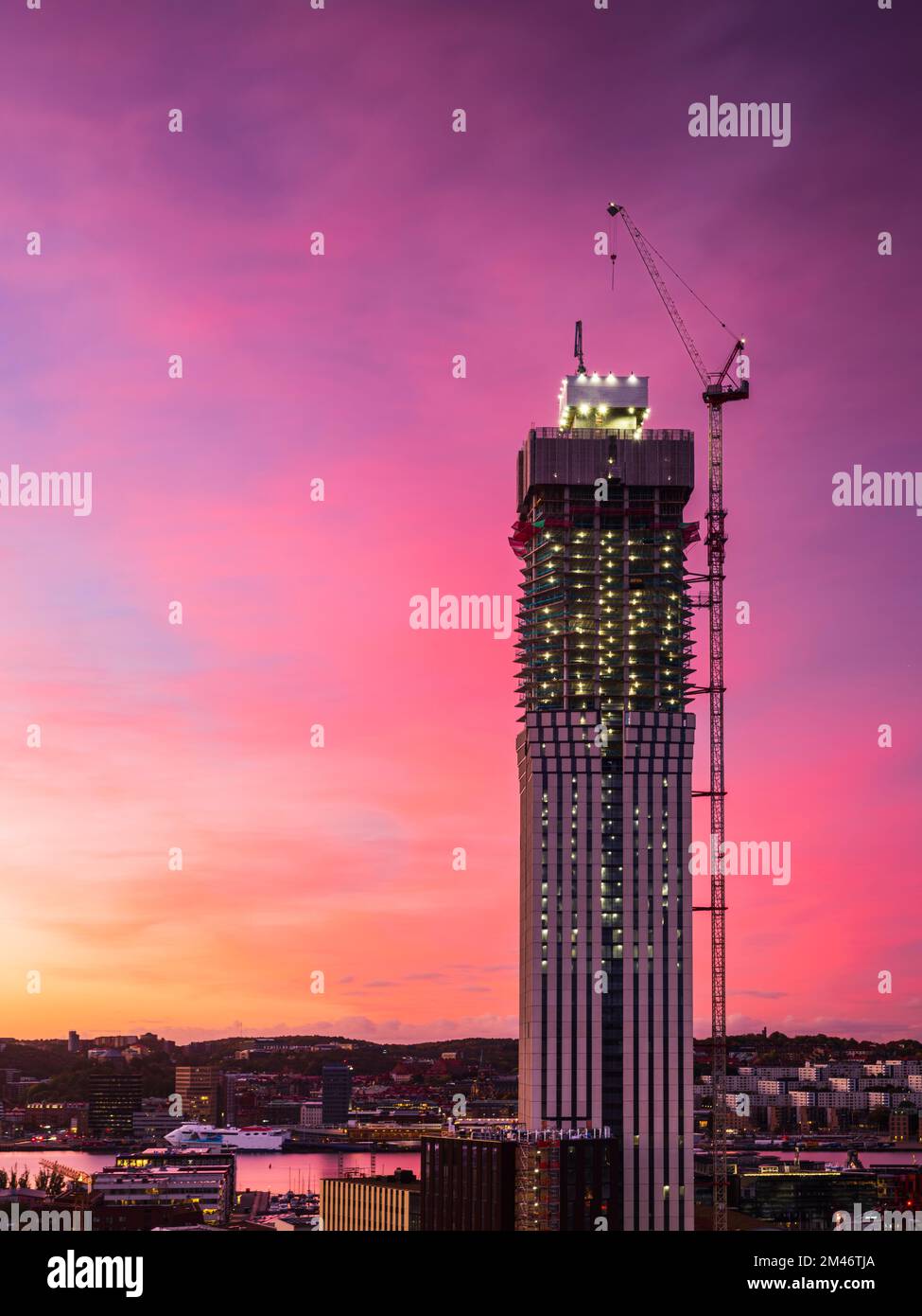Skyscraper built structure hi-res stock photography and images - Alamy