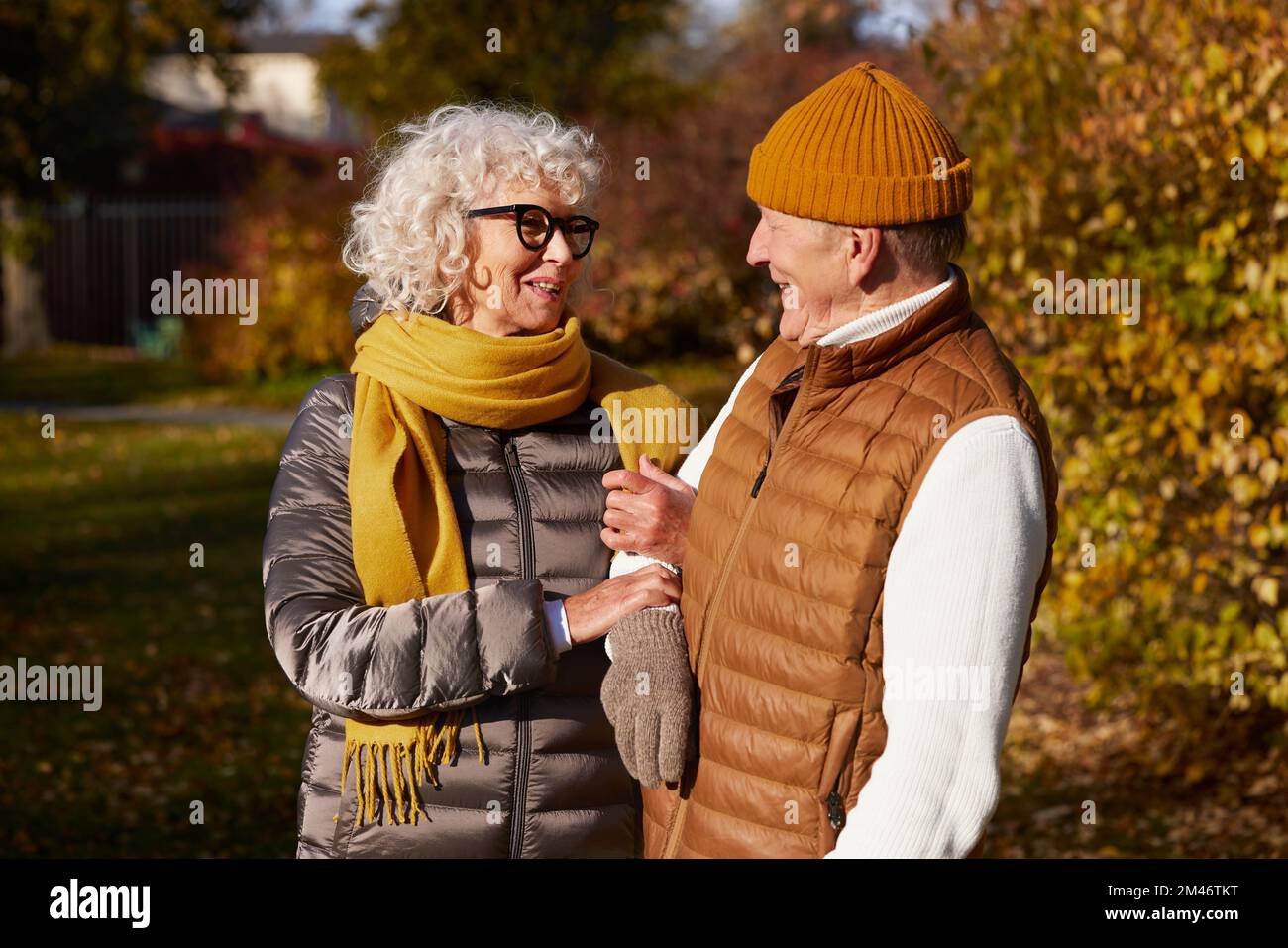 Retirement activity couple hi-res stock photography and images - Alamy