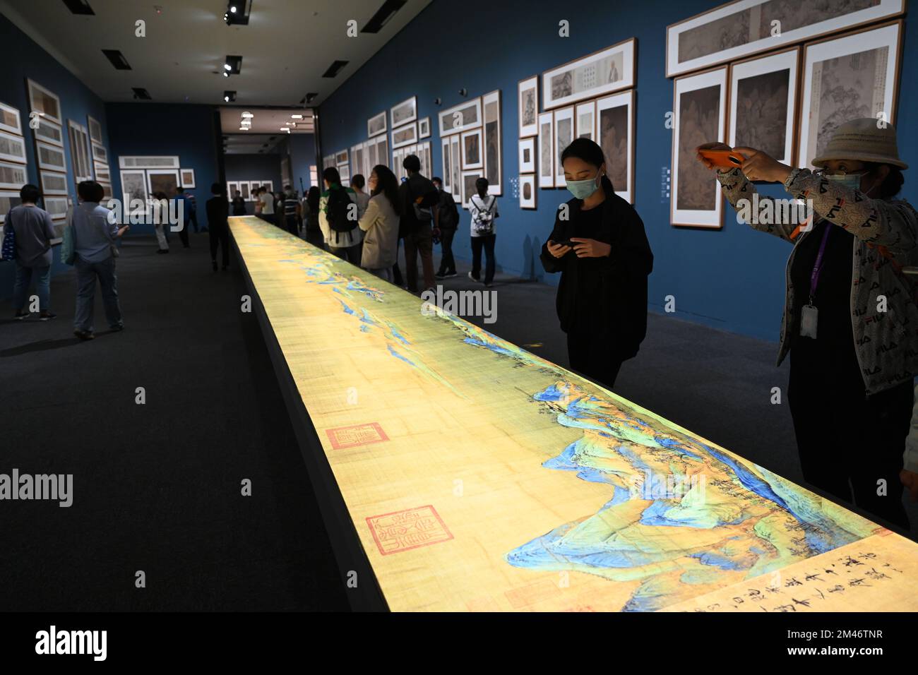 Beijing, China. 29th Sep, 2022. Visitors look at a high-definition copy ...