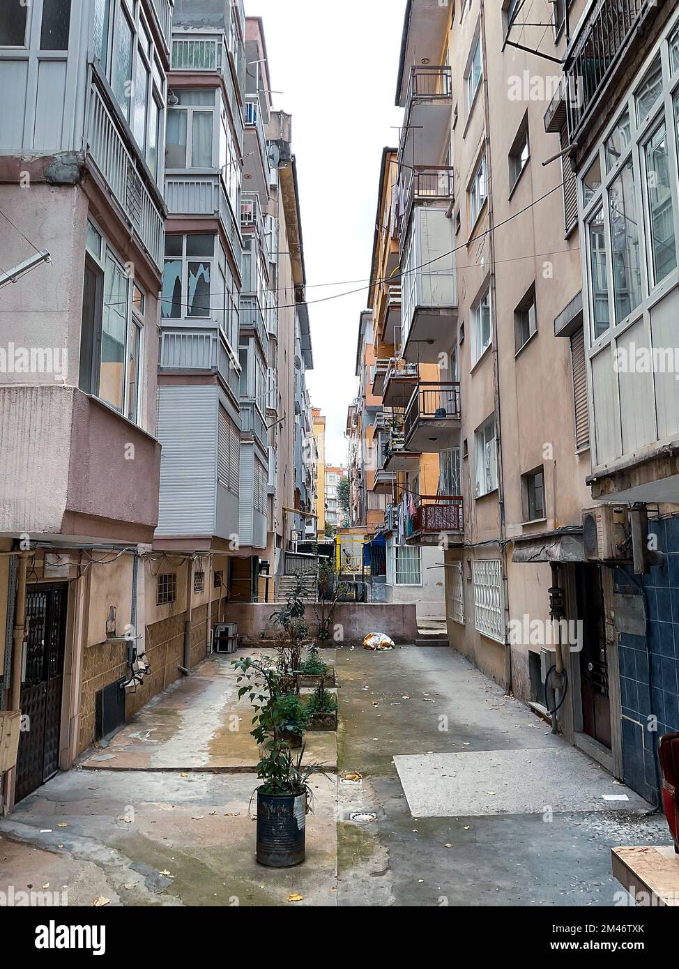 City road architecture hi-res stock photography and images - Alamy