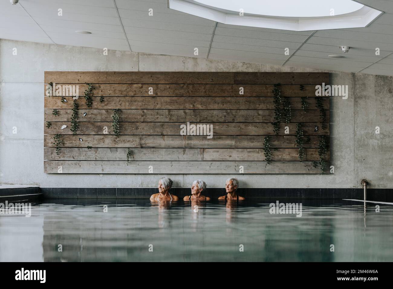 Women in spa pool hi-res stock photography and images - Alamy