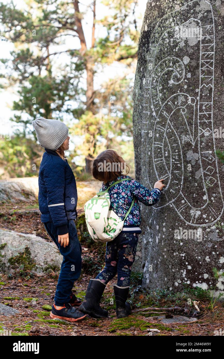 Primary children activities hi-res stock photography and images - Alamy