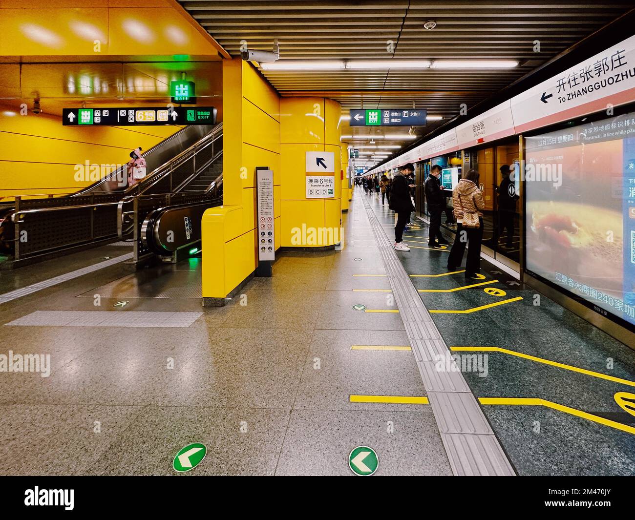 Metro passenger flow increases significantly during the morning rush ...