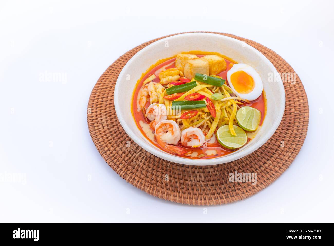 A bowl of Japanese ramen isolated on white background Stock Photo - Alamy