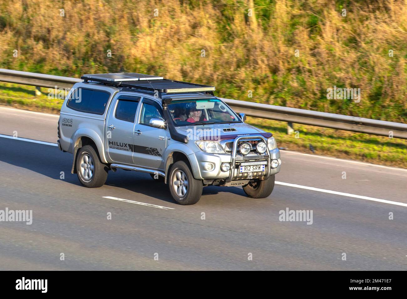 Toyota HILUX WILD MOUNTAINS, 4x4 Extreme. INVINCIBLE D-4D DCB 2982cc 5 ...