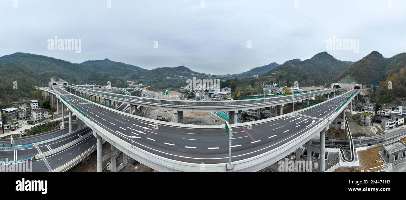 Aerial photo shows the Renhuai-Zunyi Expressway in Zunyi City ...