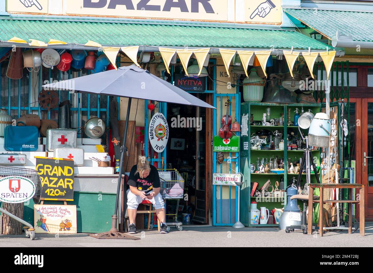 Budapest antiques shop hi-res stock photography and images - Alamy