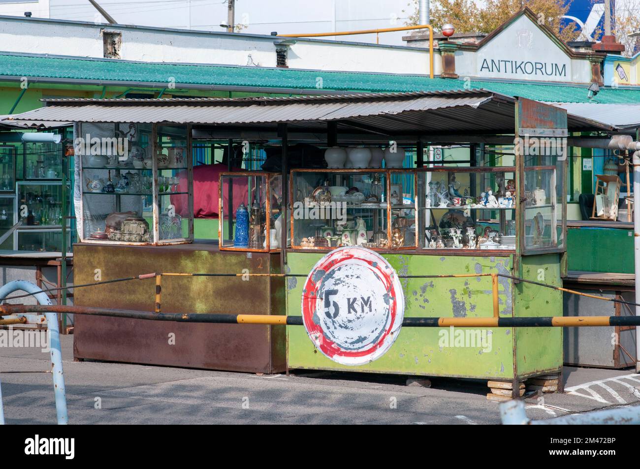 Budapest antiques shop hi-res stock photography and images - Alamy