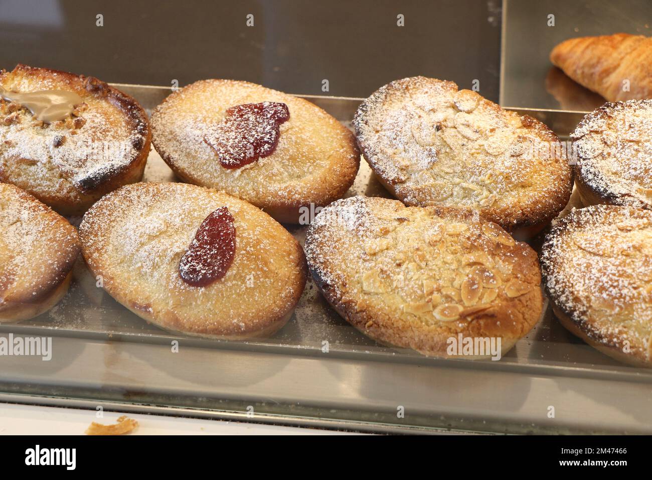 Pasticciotto Leccese, shortcrust pastry filled with custard ...