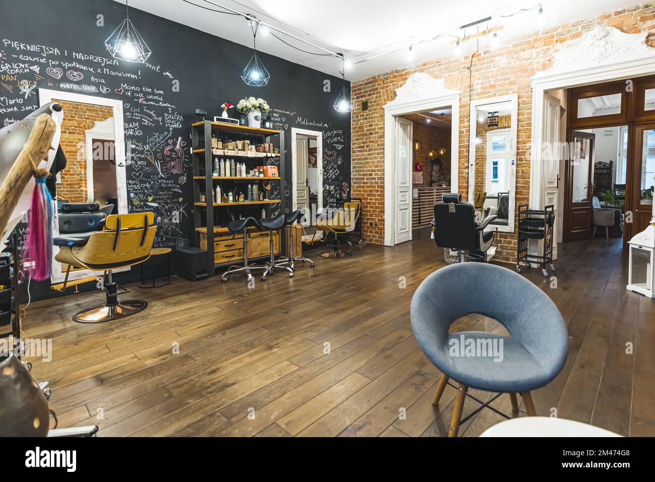 Empty hair salon hi-res stock photography and images - Alamy