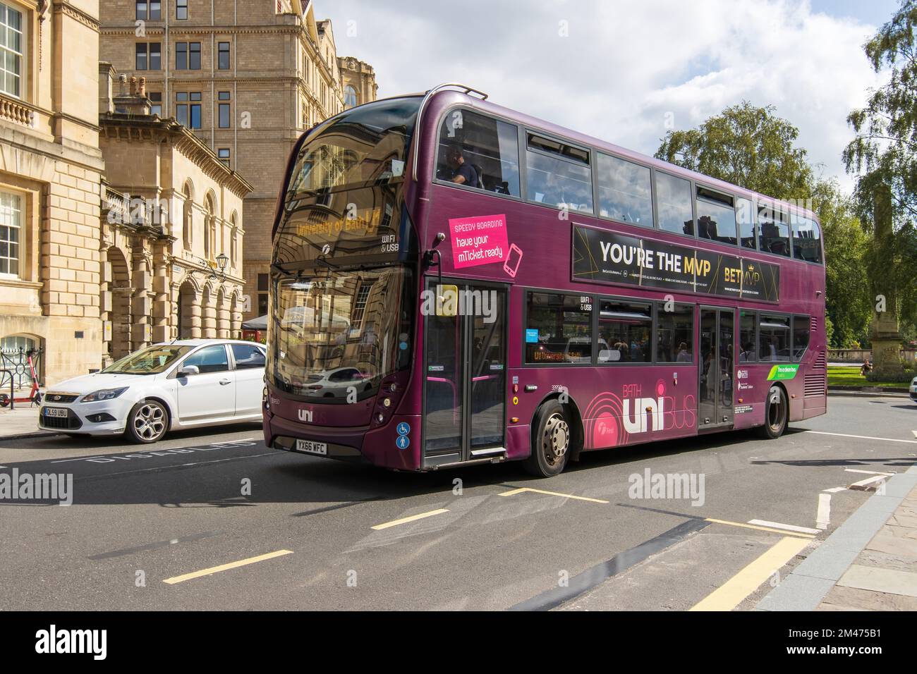 Alexander dennis enviro 400 hi-res stock photography and images - Alamy