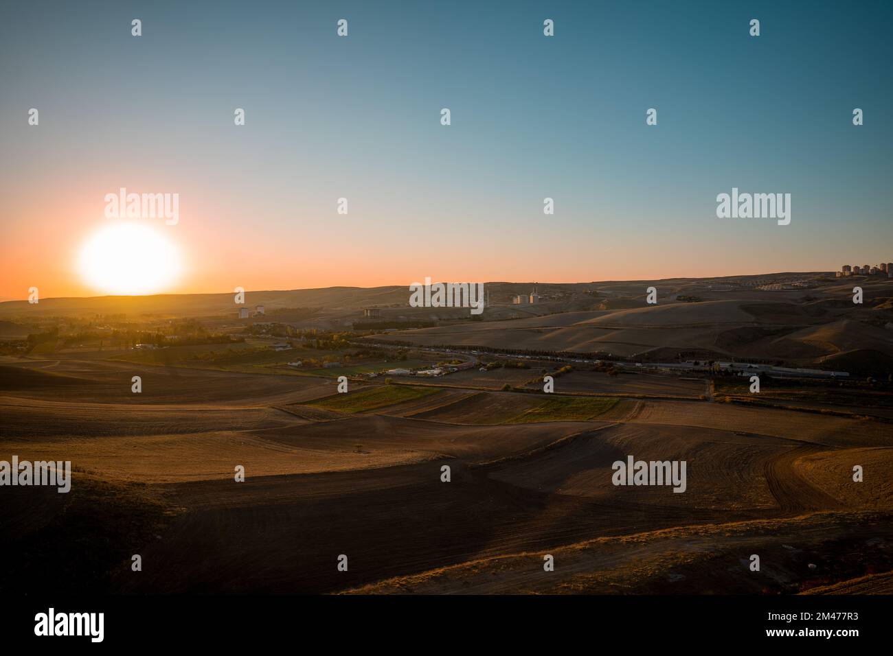 City highway sunrise hi-res stock photography and images - Alamy