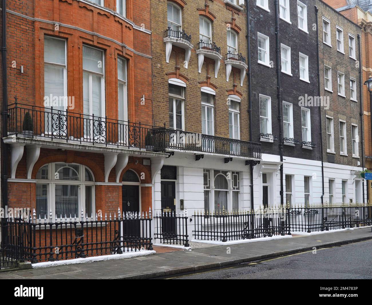 Residential street in Marylebone, with small old apartment buildings ...