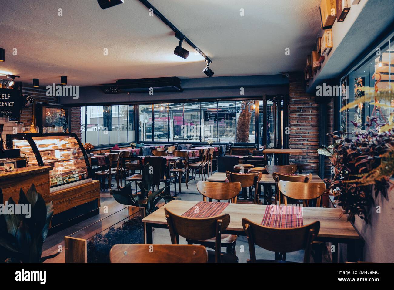 Nice and empty coffee shop Stock Photo - Alamy