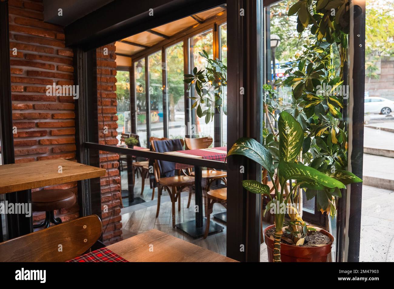 Nice and empty coffee shop Stock Photo - Alamy