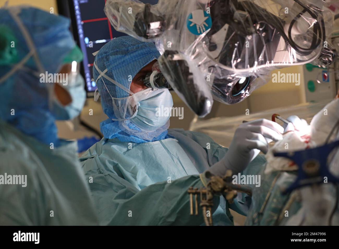 Surgeon during a surgery Stock Photo - Alamy