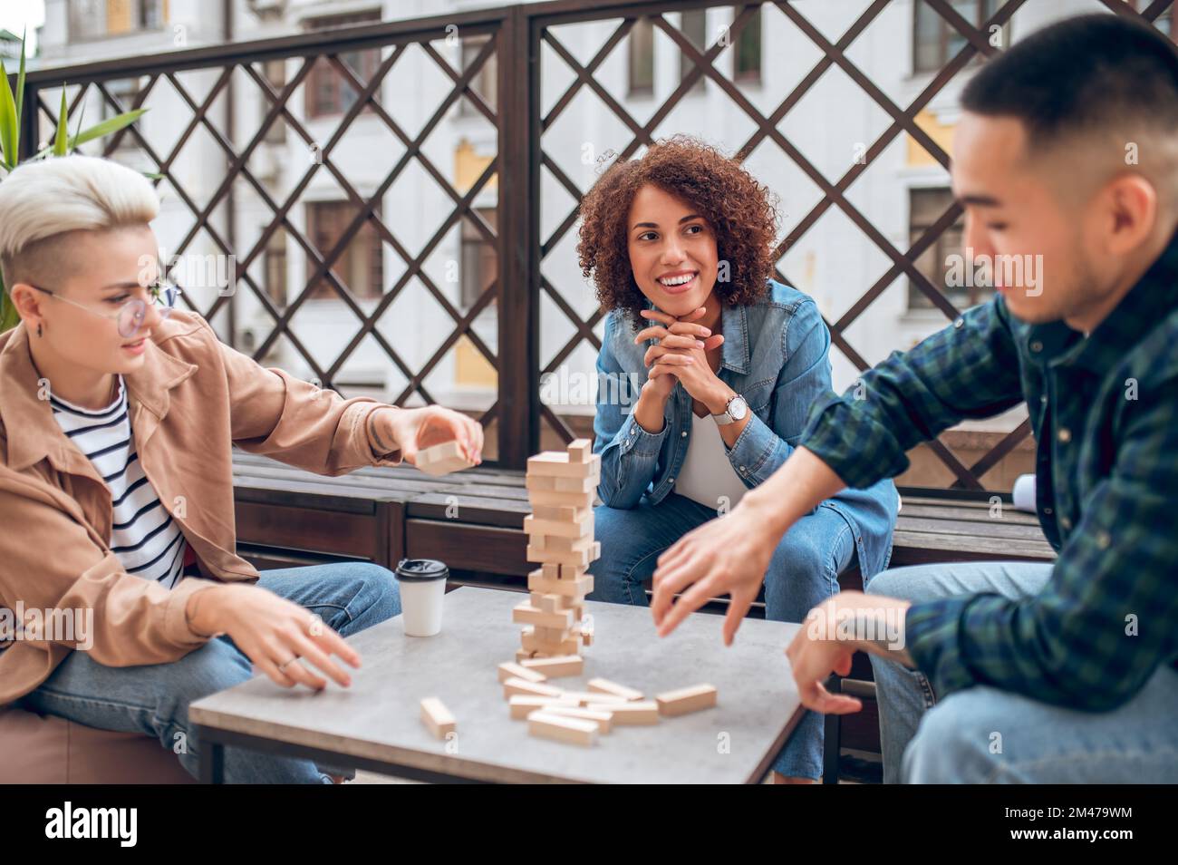 Young team building game hi-res stock photography and images - Alamy