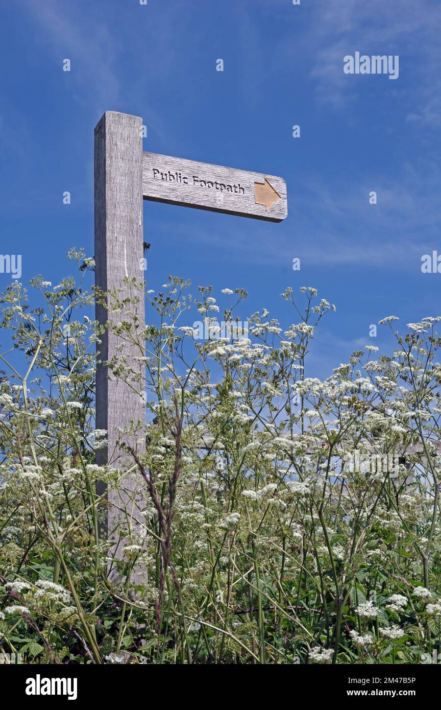 Footpath waymarker hi-res stock photography and images - Alamy