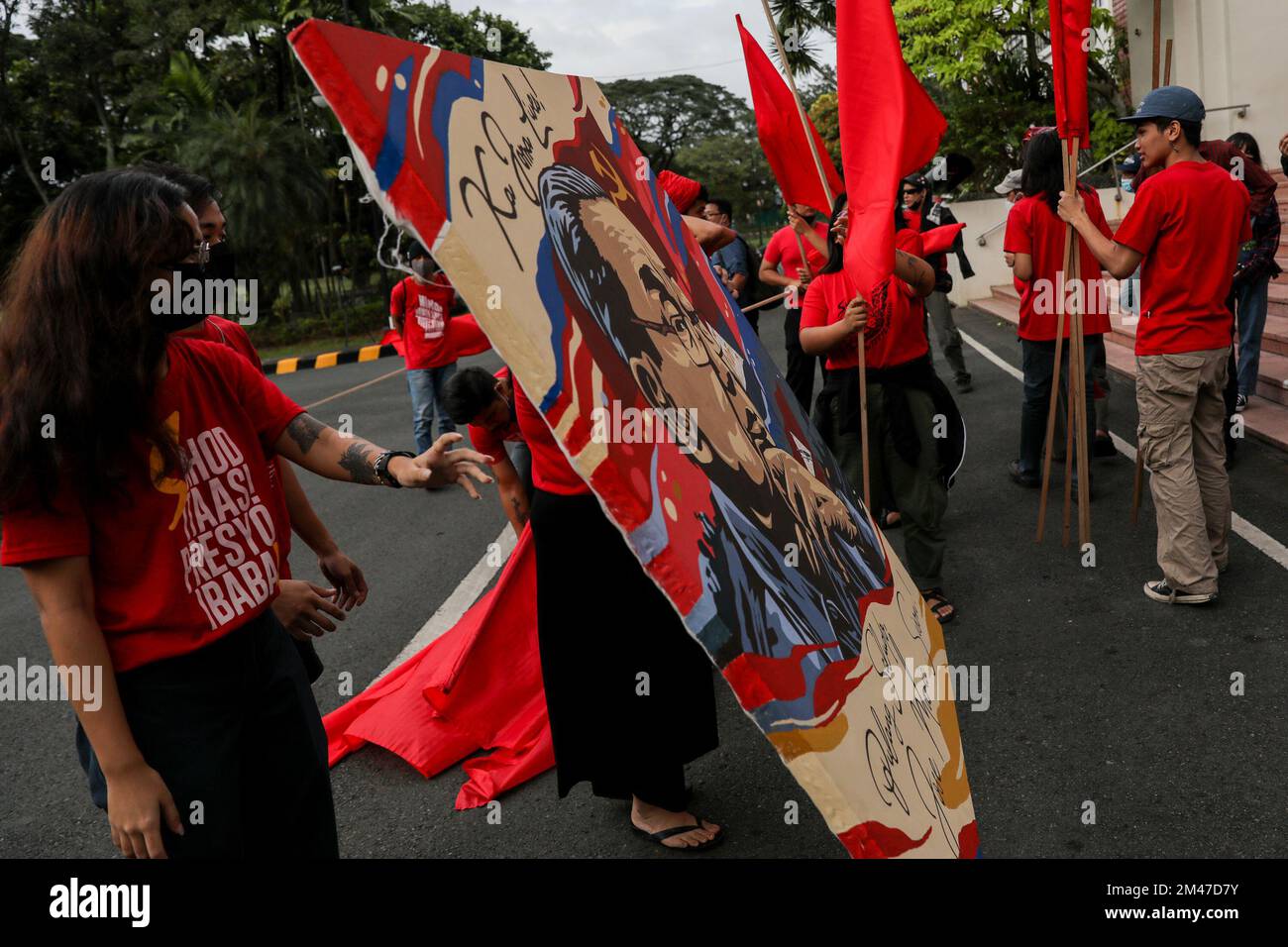 Manila, Philippines. 19th Dec, 2022. Filipino activists carry flags and ...