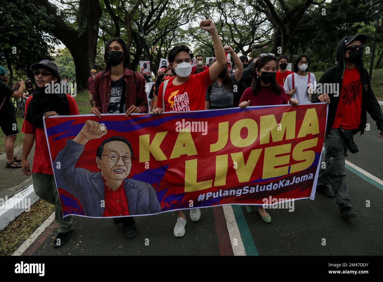Manila, Philippines. 19th Dec, 2022. Filipino activists carry flags and ...