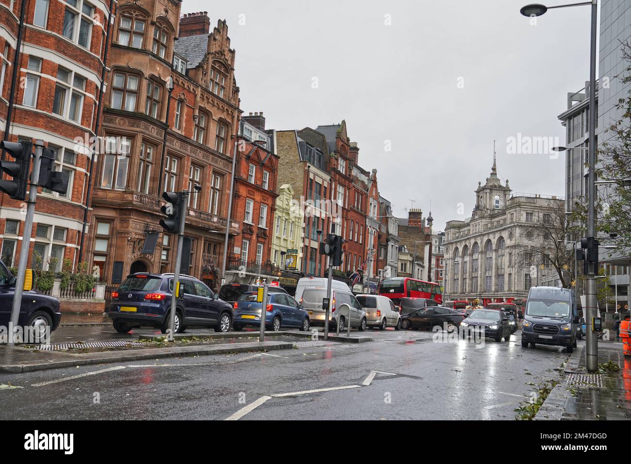 High street kensington hi-res stock photography and images - Alamy