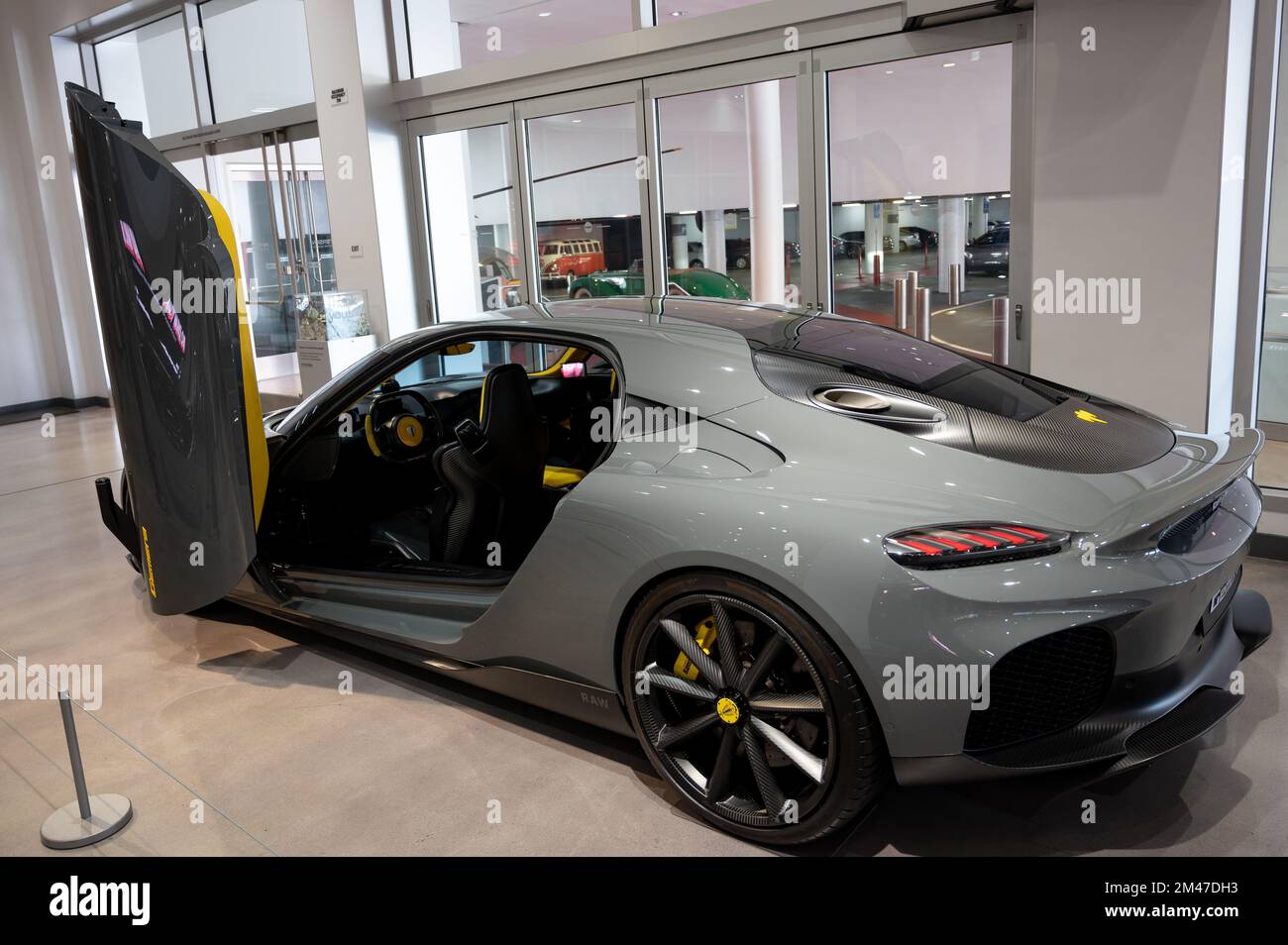 Super model back hi-res stock photography and images - Alamy