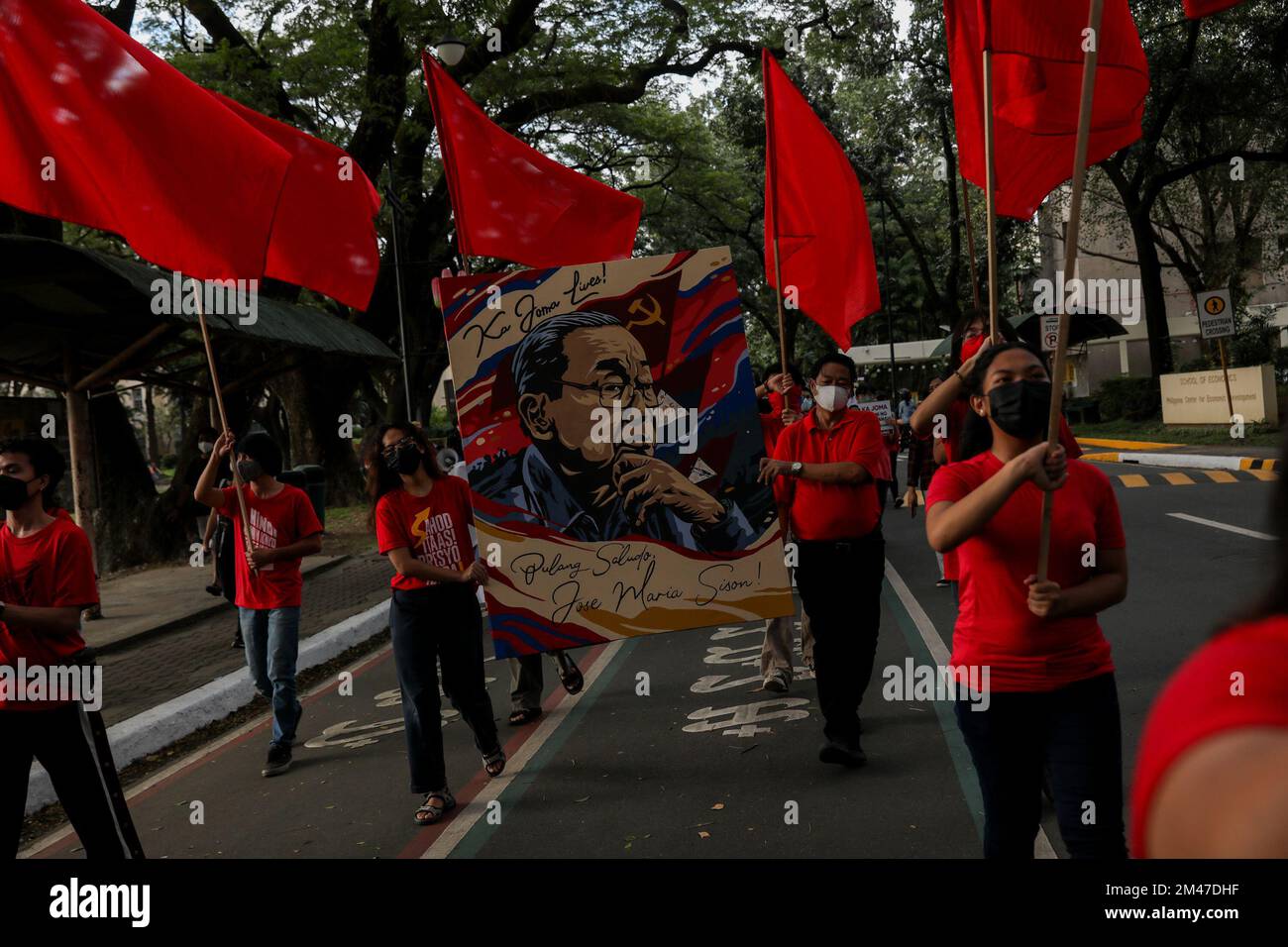 Manila, Philippines. 19th Dec, 2022. Filipino activists carry flags and ...