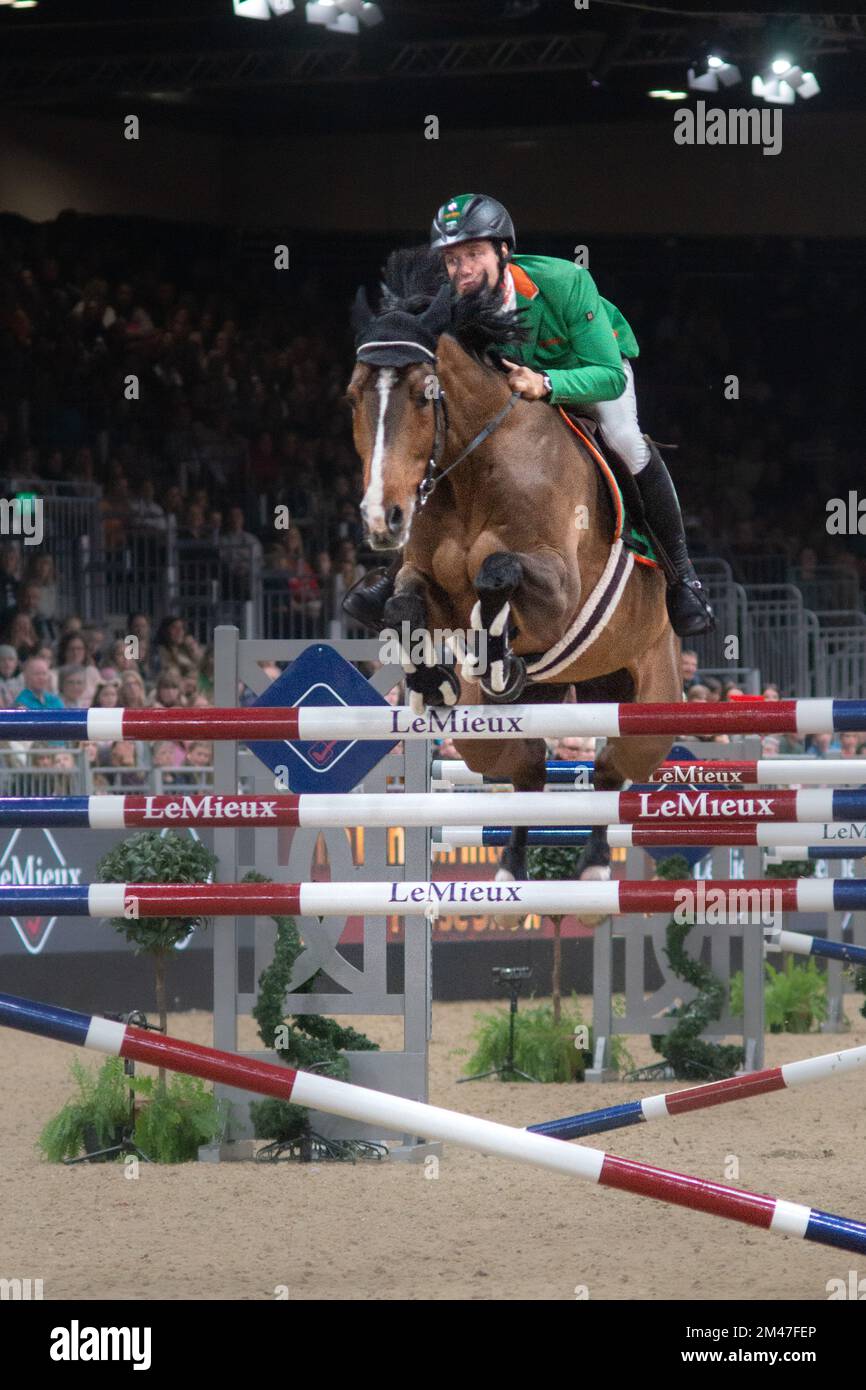 London, UK. 19th Dec, 2022. UntitledJoseph Trunkfield and Cruze win the ...